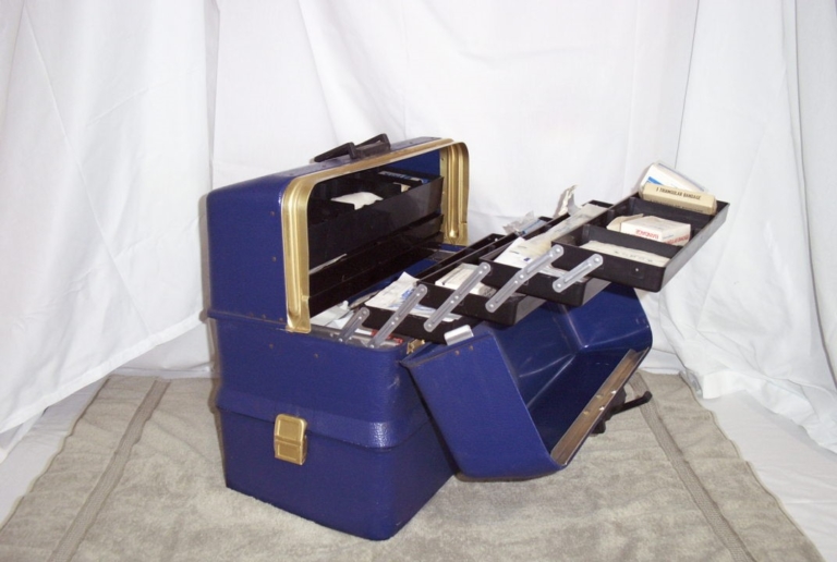 Dyna-Med Clamshell Trauma Box – EMS Museum